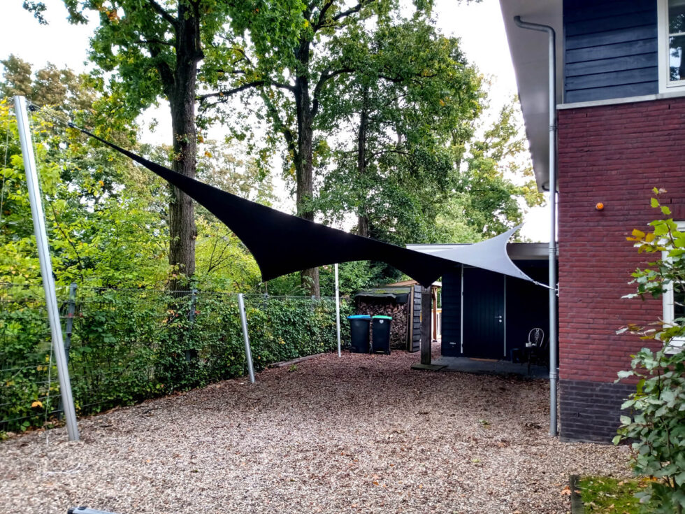 Stijlvolle overkapping ter bescherming van uw auto of oldtimer ...