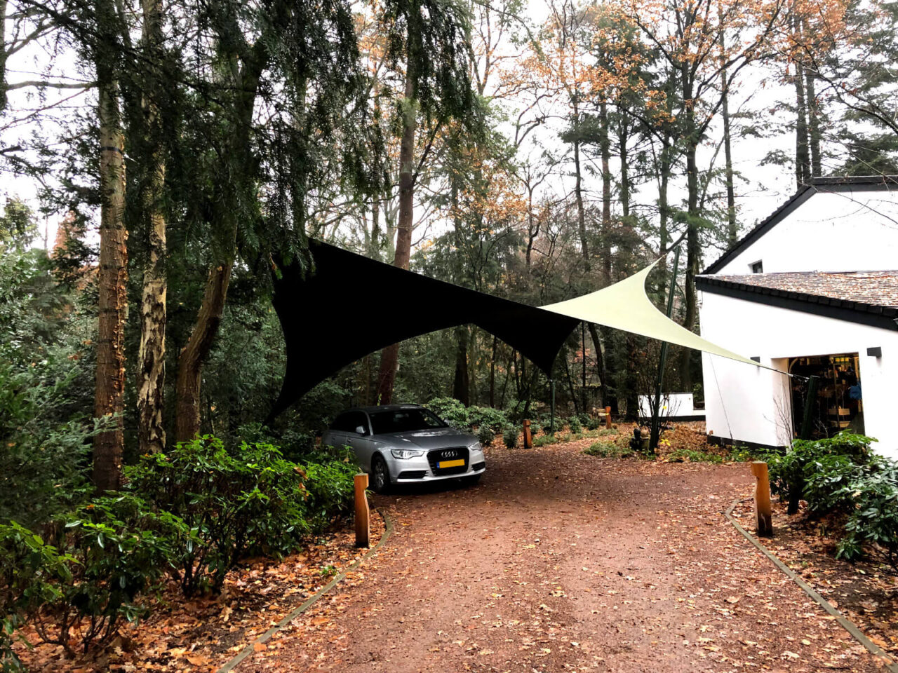 Stijlvolle overkapping ter bescherming van uw auto of oldtimer ...