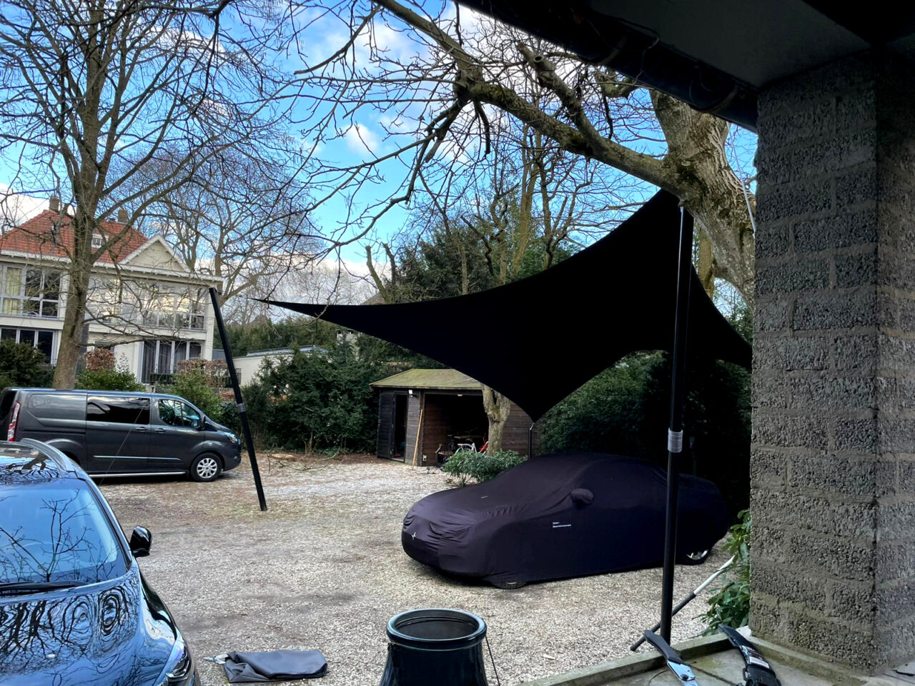 Sfeervolle carport dankzij een waterdichte zeildoek overkapping in ...